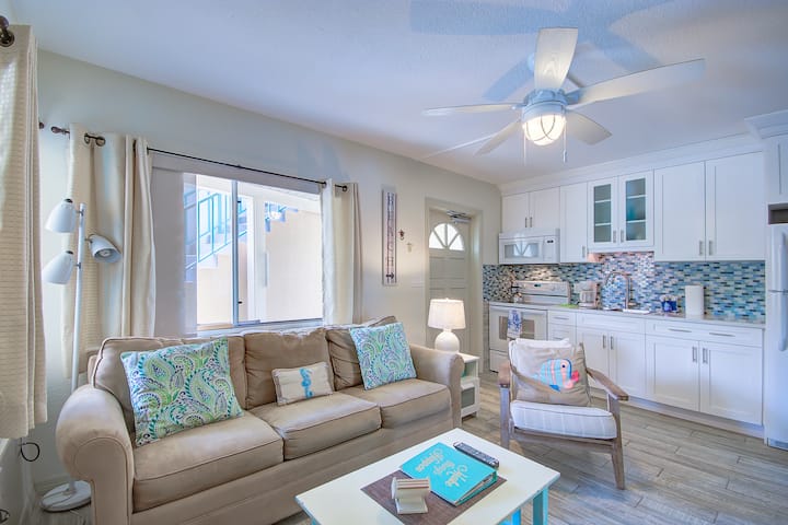 Suite 101 - Remodeled  (2) Queen Beds  -Extended - Dunedin, FL