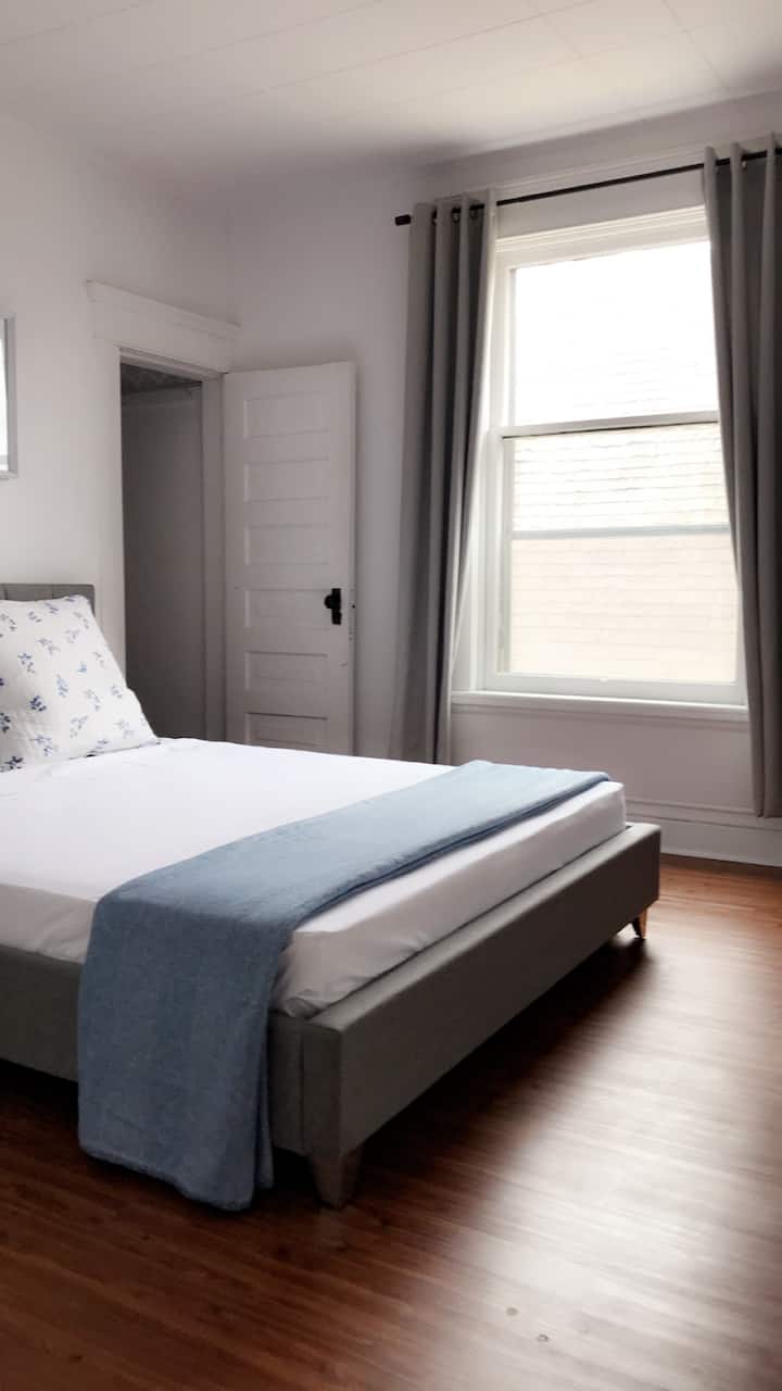 2 Bedroom Upper Floor Oldnorth Apartment - London