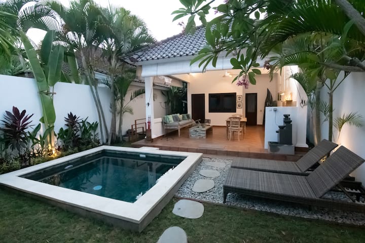 Fantastic 1 Br Villa, Private Pool.. Walk To Beach - Seminyak