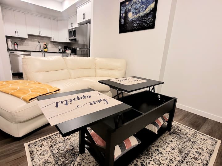 Clean & Comfortable Suite With Free Street Parking - Calgary