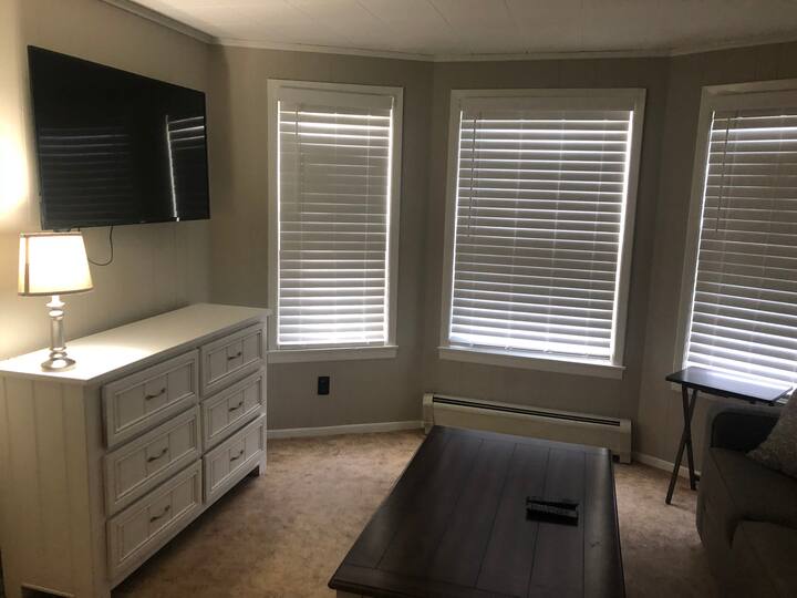 First Floor One Bedroom With A Yard - Bedford, NH