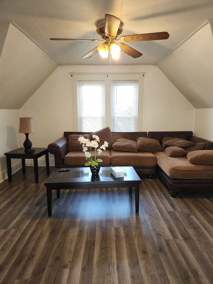 P2 Three Bedroom Apartment - Oswego, IL