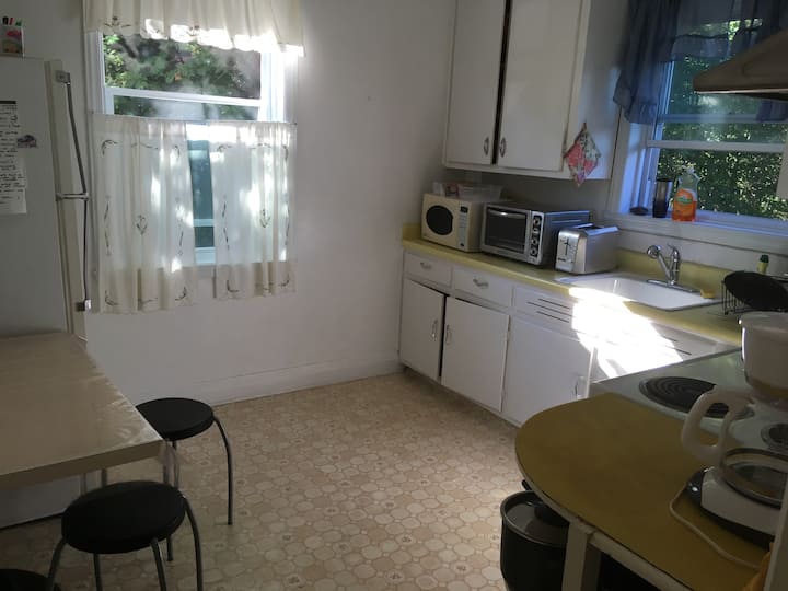 1 Private Room With Access To The Garden - Montreal