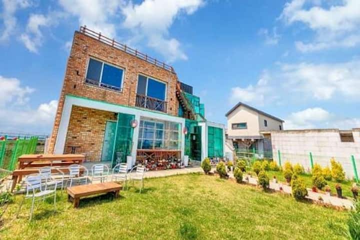 제주,협재,곽지해변,바다(도보2분)와한라산의 오션뷰인 50평형(1층전체.독립된 3개룸) - 제주특별자치도