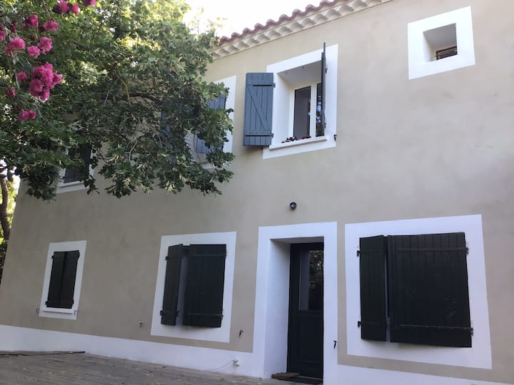 Grande Maison Familiale D'artiste Avec Sa Veranda - Béziers