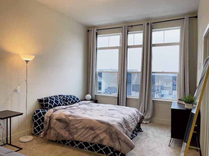 Master Bedroom With Large Window View - Broomfield, CO
