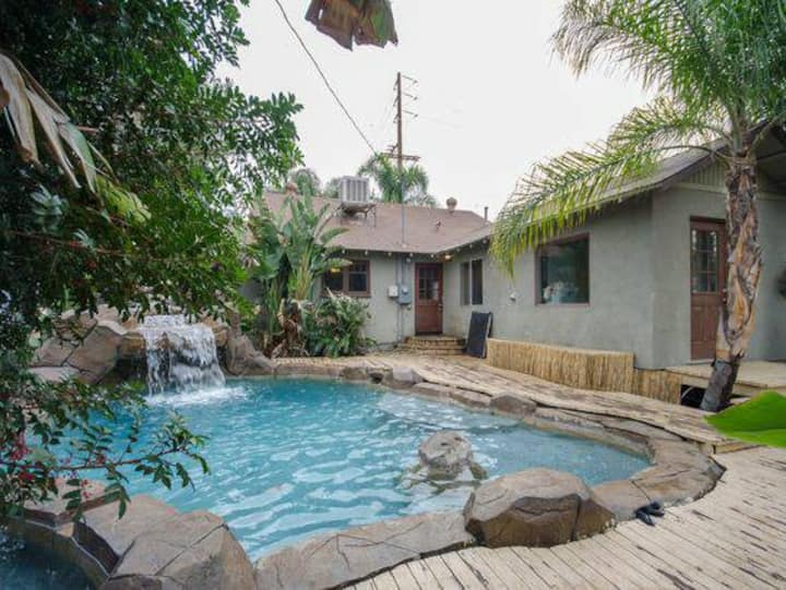 Cozy Tiki Jungle  Weekend Getaway With Pool/spa - Redlands, CA