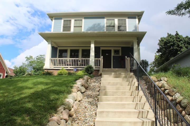 New 3 Bedroom Home 1 Mile Southwest Of Notre Dame. - South Bend, IN