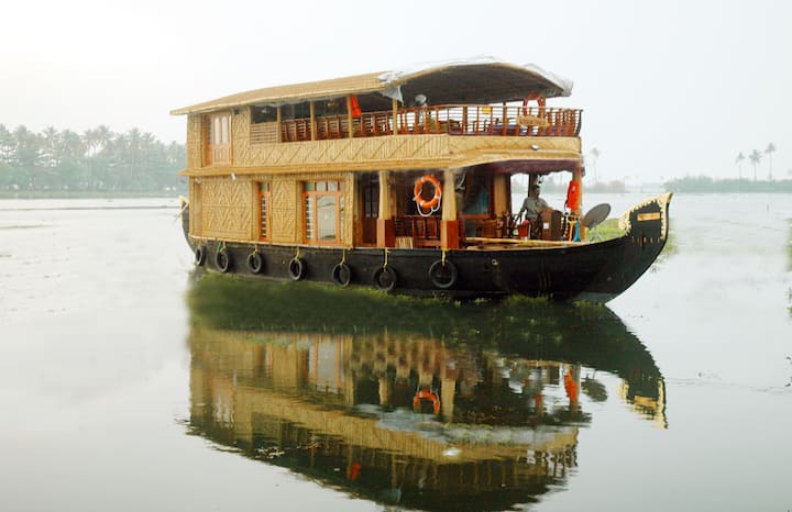 Unforgettable Experience In St.crispin Houseboat - Kumarakom