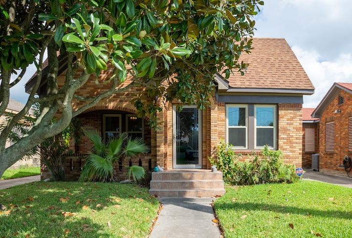 Vintage Home Meets Beach Retreat - Galveston, TX