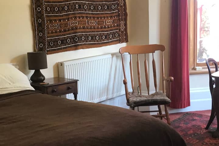 Large And Beautiful Victorian Room, Garden View - Liverpool