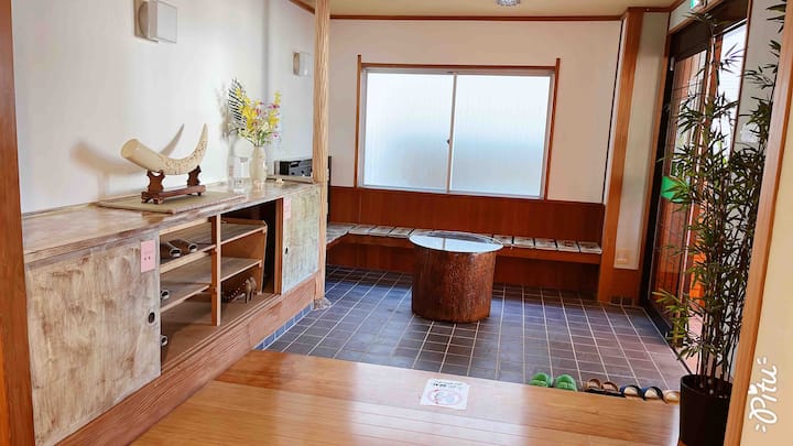 洲本市中心にある、大浜公園海水場近くで買い物便利な島の風ホテル202室です! - 스모토시