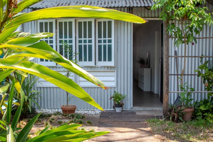 Quiet 3 Br Apartment In Cairns North - Cairns