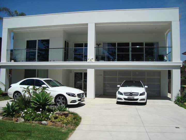 The White House - Wollongong