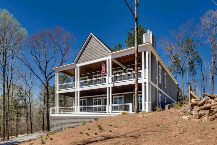 Waterfront 5-bedroom Cabin On Lake Martin - Alabama