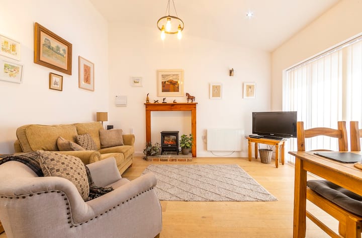 Old Dairy 1 - Dog Friendly, Luxury Cottage For Two - Forest of Dean