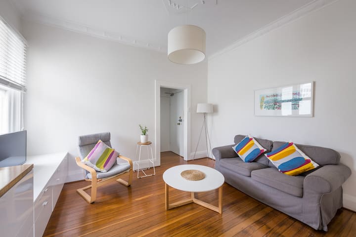 One Bedroom Apartment In Elizabeth Bay - By Kate - Surry Hills