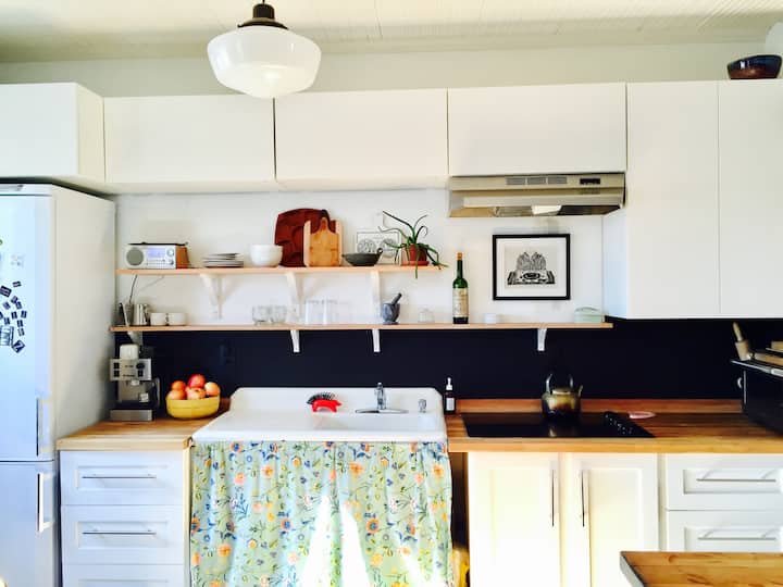 Bright, Quiet, And Comfortable Downtown Abode - Saint John's