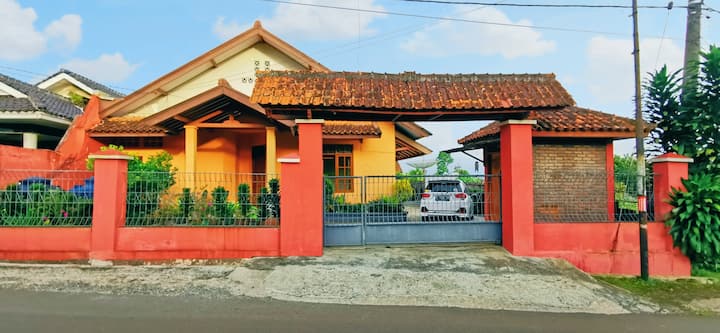 Villa 5-7 Kamar Sunnyplace Selabintana, Sukabumi - Sukabumi