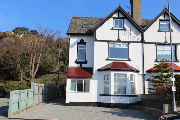Four Bedroom Maisonette With Stunning Sea Views - North Wales