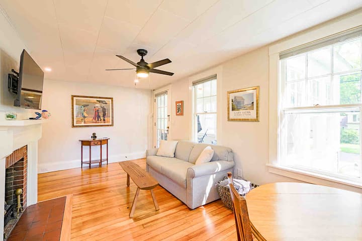 Camden | Walkable, Bright One Bedroom Apartment - Camden, ME