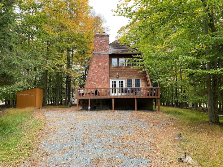 The Nest: A Spacious Modern Sanctuary In The Woods - Lake Ariel, PA