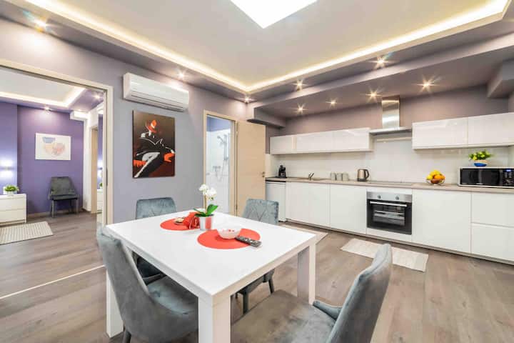 Stylish Balcony Apartment In The Heart Of The City - Boedapest