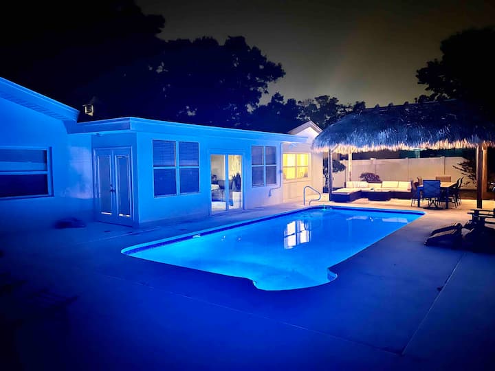 Heated Pool Home With Tikihut Gazebo - Clearwater, FL
