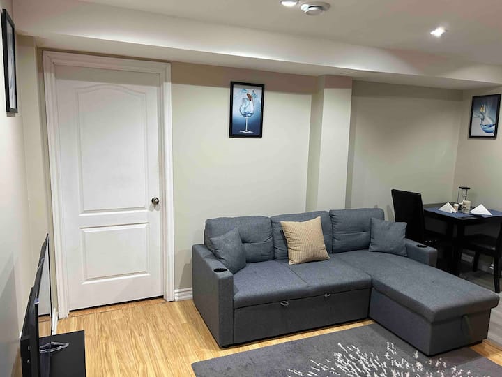 1 Bedroom Private Guest Suite In Brampton - Brampton