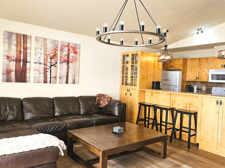 Mountain Retreat: Spacious 3br Downtown Home - Invermere