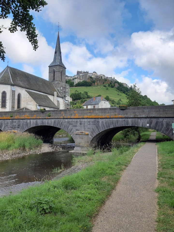 Joli Appartement En Centre-ville En Ville Basse. - Saint-Flour