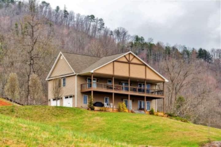 Buck Mountain Escape - Franklin, NC