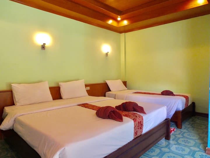 Hotel A/c Building Room With Triple Bed - Koh Lanta