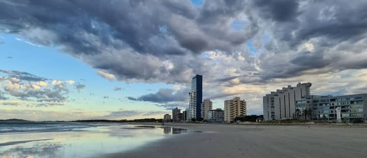 Breezes On The Strand Beach Front - Raithby