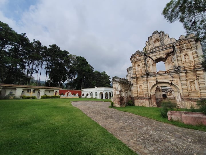 Increíble casa en Alameda Santa Rosa (ruina en el interior) - Casas en ...
