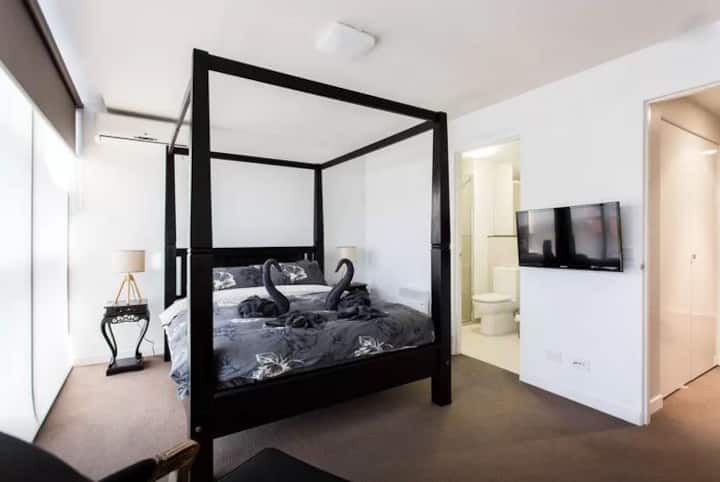 The Escape-3 Story Townhouse In Trendy Brunswick E - Brunswick