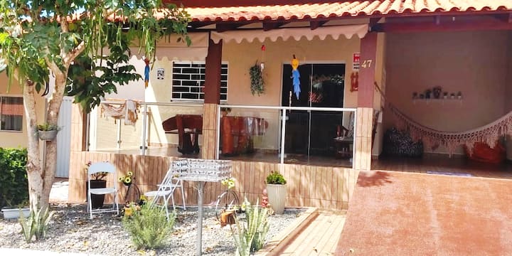 Casa 3/4 C/ Ar-cond. Em Cond. C/ Piscina E Churras - Caldas Novas