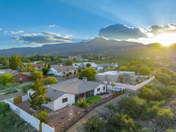 Red Rock Retreat Hot Tub Views | 20 Min To Sedona! - Arizona