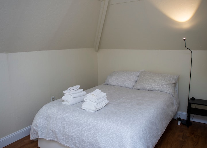 Walk To Church St + Uvm  | My Cousin’s Place - Burlington, VT