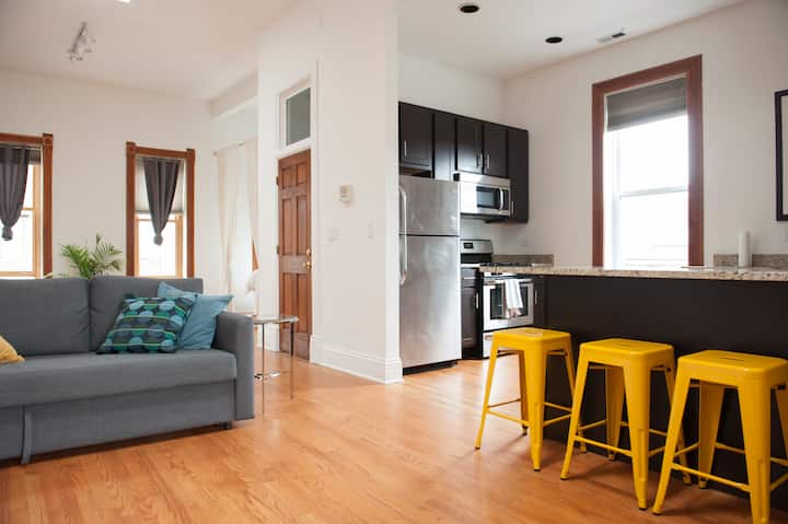 Bright & Spacious Noble Square Loft - Andersonville - Chicago