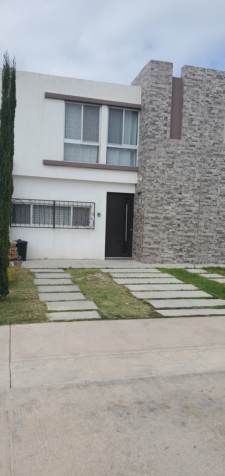 Casa Completa Cerca De Zona Industrial Equipada - San Luis Potosí