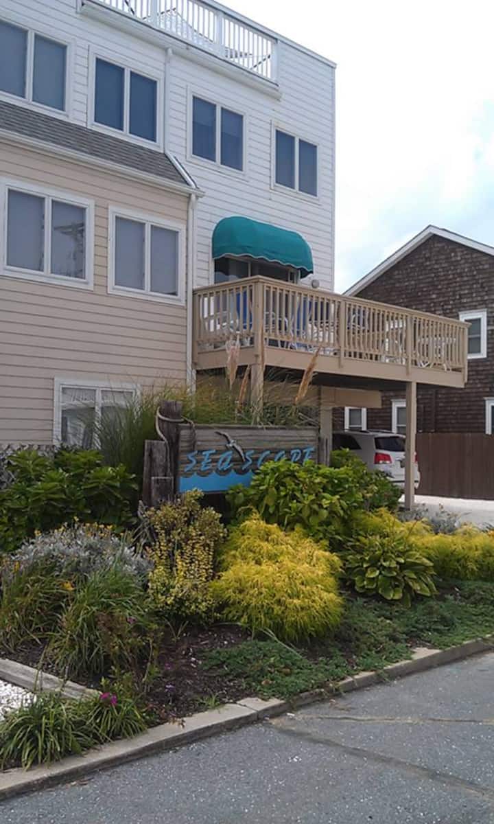 Beautiful Ocean Block Home In Dewey Beach! - Dewey Beach, DE