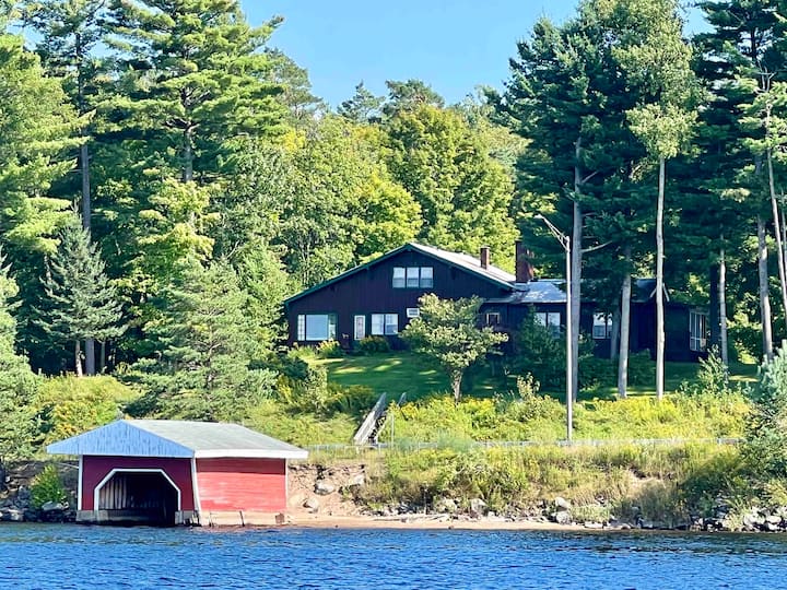 Adirondack Lodge At The Lake - Tupper Lake, NY