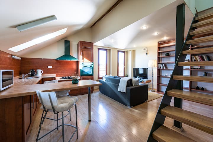 Excellent Old Town Loft With Castle View - Praga