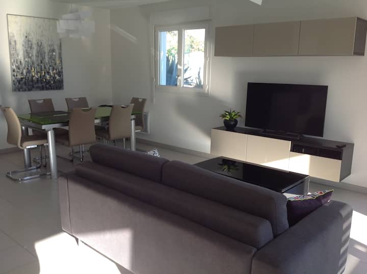 Beau T3 Récent Rez-jardin Piscine Prox Cannes, Mer - Cannes