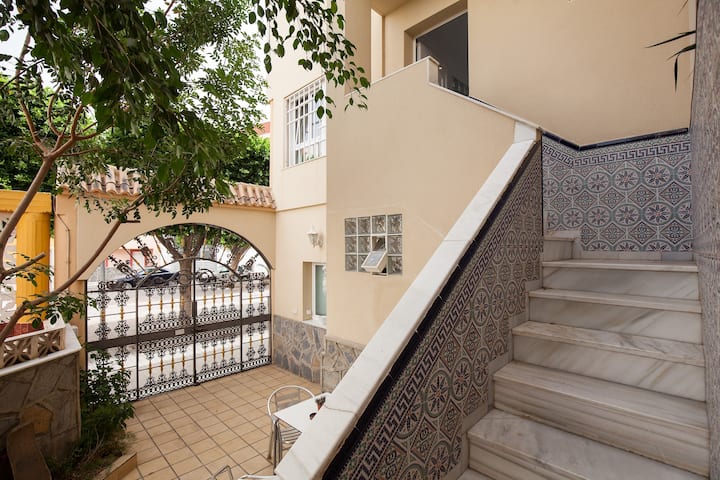 Duplex Con Jardín Próximo A La Playa. - Almería