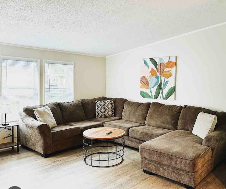 4 Bdrm Lake Ranch Sleeps 10 In The Heart Of Gotl - Geneva-on-the-Lake, OH