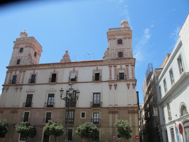 House Of The Four Towers On The Bay Side. - Cádiz