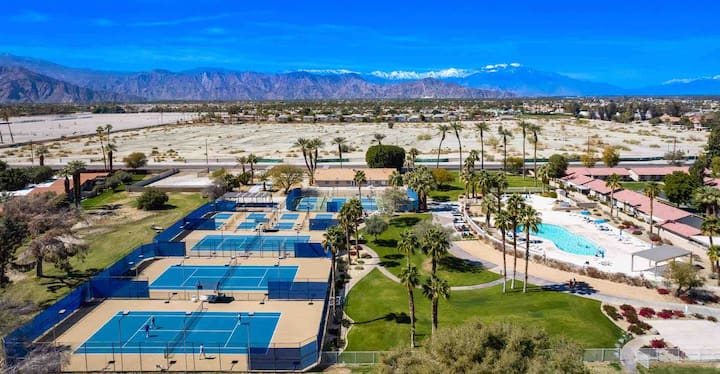 Pool-golf|gym|tennis+pickleball+festivals - Indio, CA