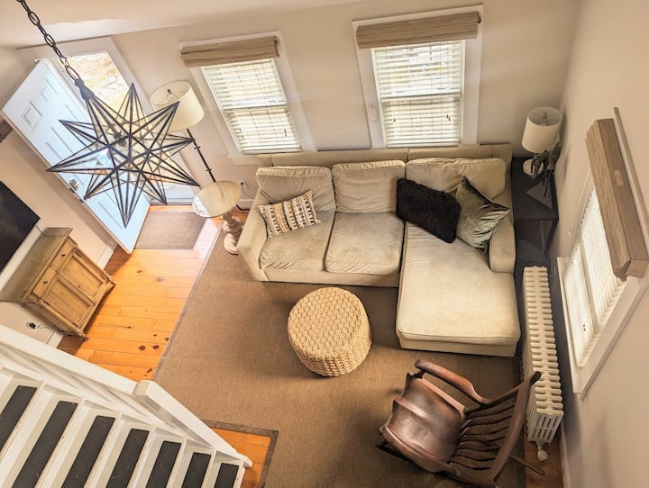 Airy East End Cottage - Provincetown, MA